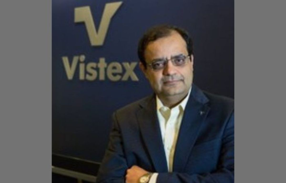 Indian CEO crashes onto stage from air at his company event in ...