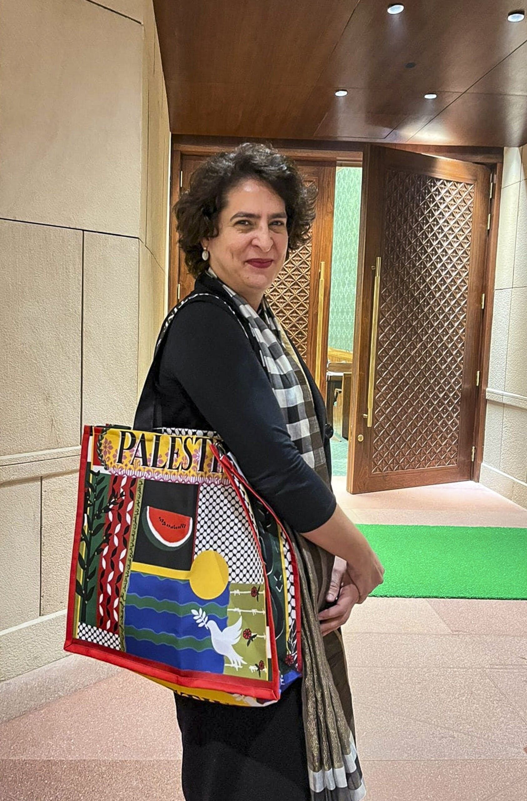 Priyanka Gandhi carries bag emblazoned with 'Palestine' to Parliament ...